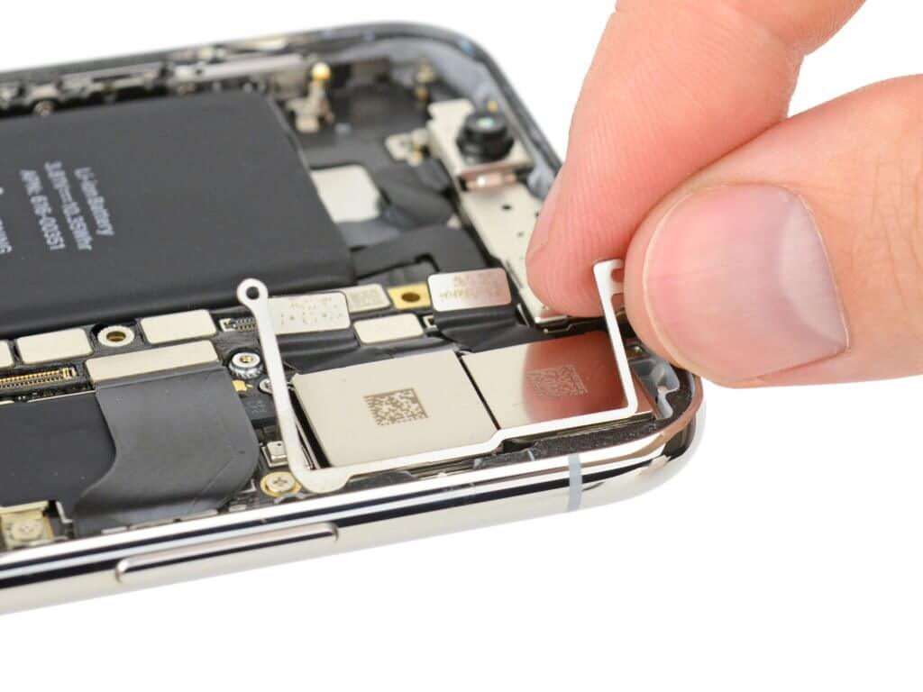 iPhone X auseinandergenommen: iFixit findet großen Akku und kleine ...
