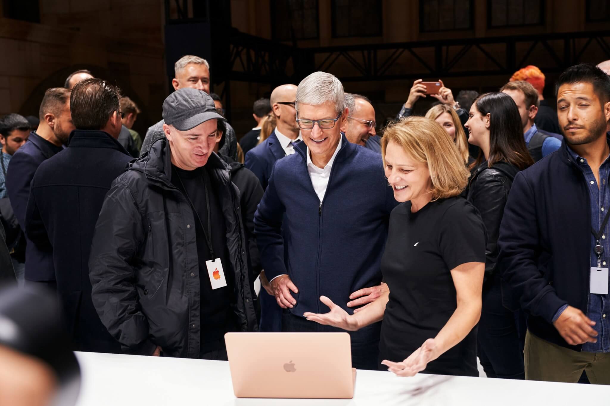 Tim Cook besucht Apple in Japan Alle Infos und News